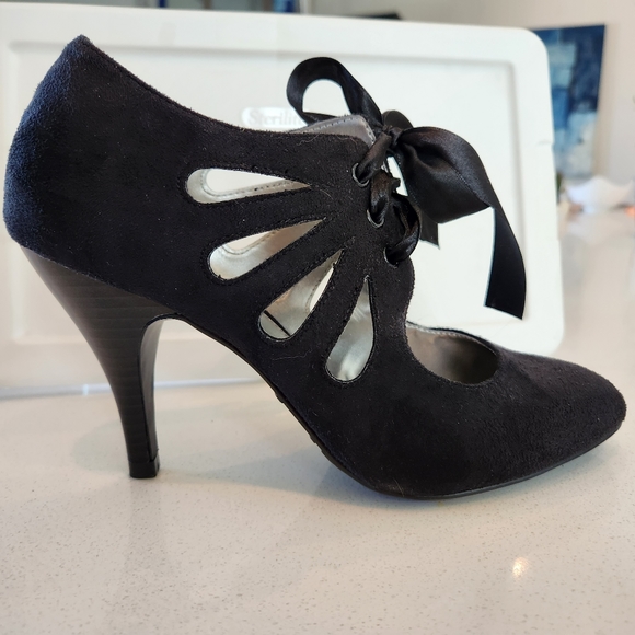 Elle | Shoes | New Suede Closed Toe High Heels With Satin Ribbon Lace ...